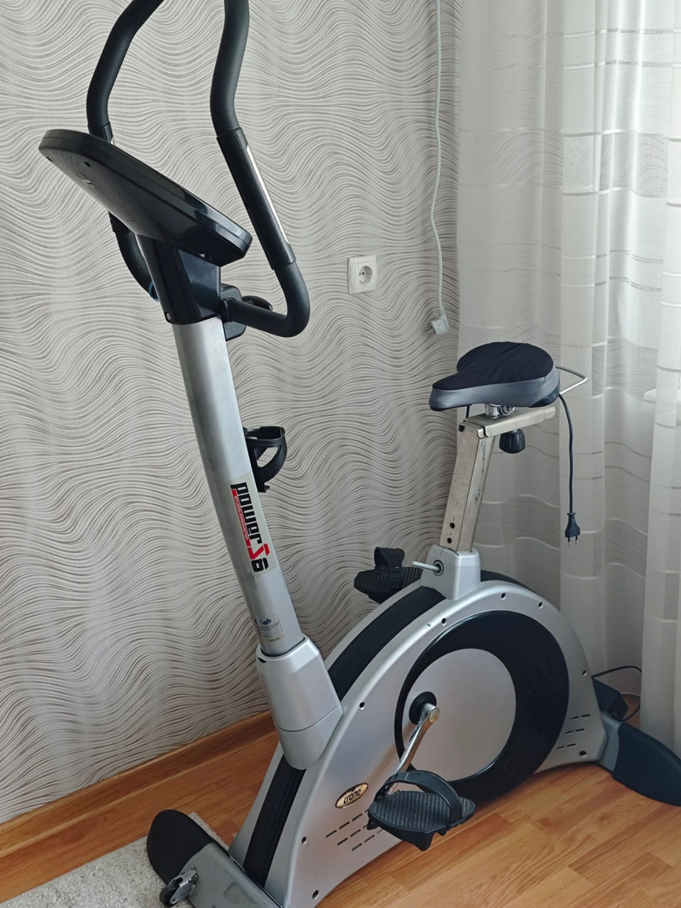 Мощный велотренажер Crane S6