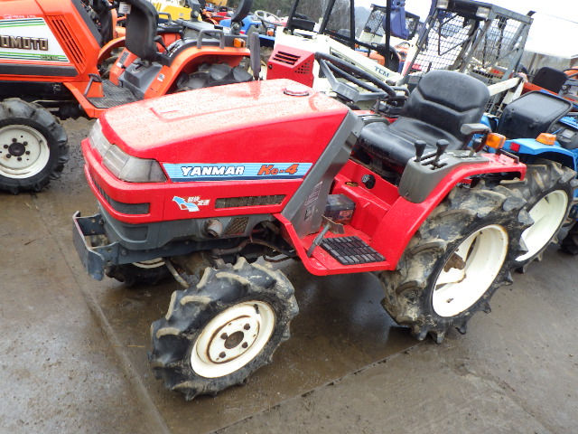 Tractor japonez Yanmar Ke-4 cu freza de sol