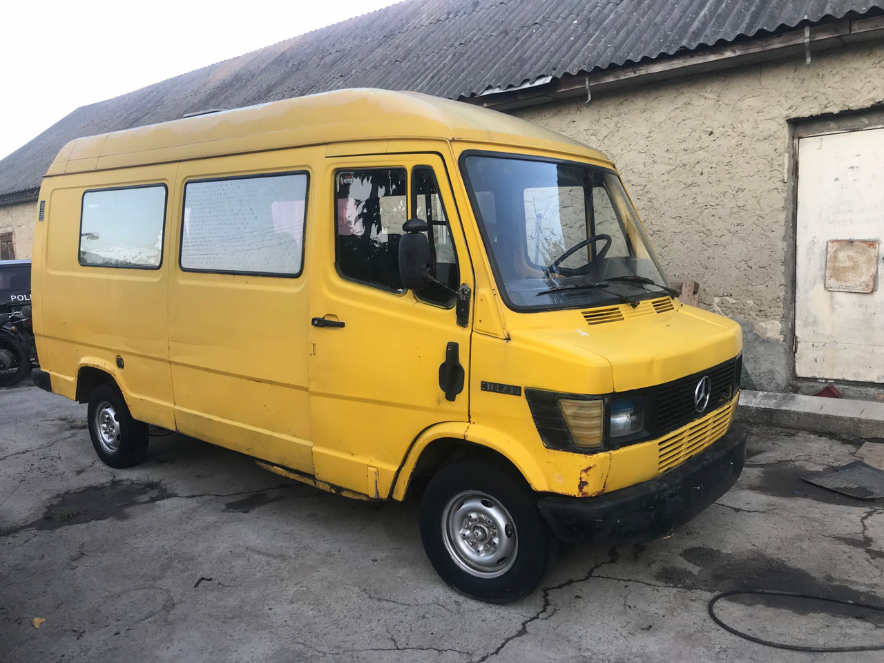 Mercedes Mercedes-Benz 307