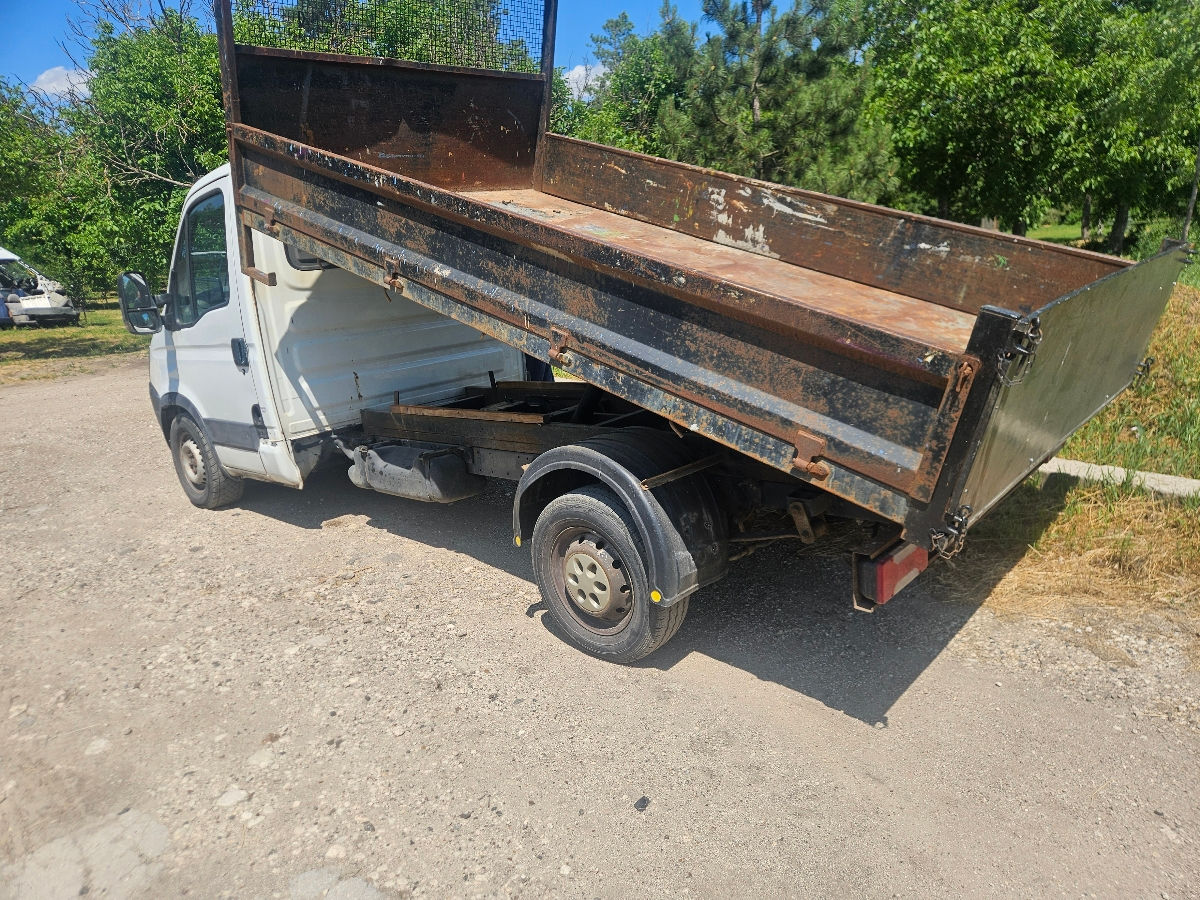 Dezmembrez Iveca Dayli 35 Basculanta.