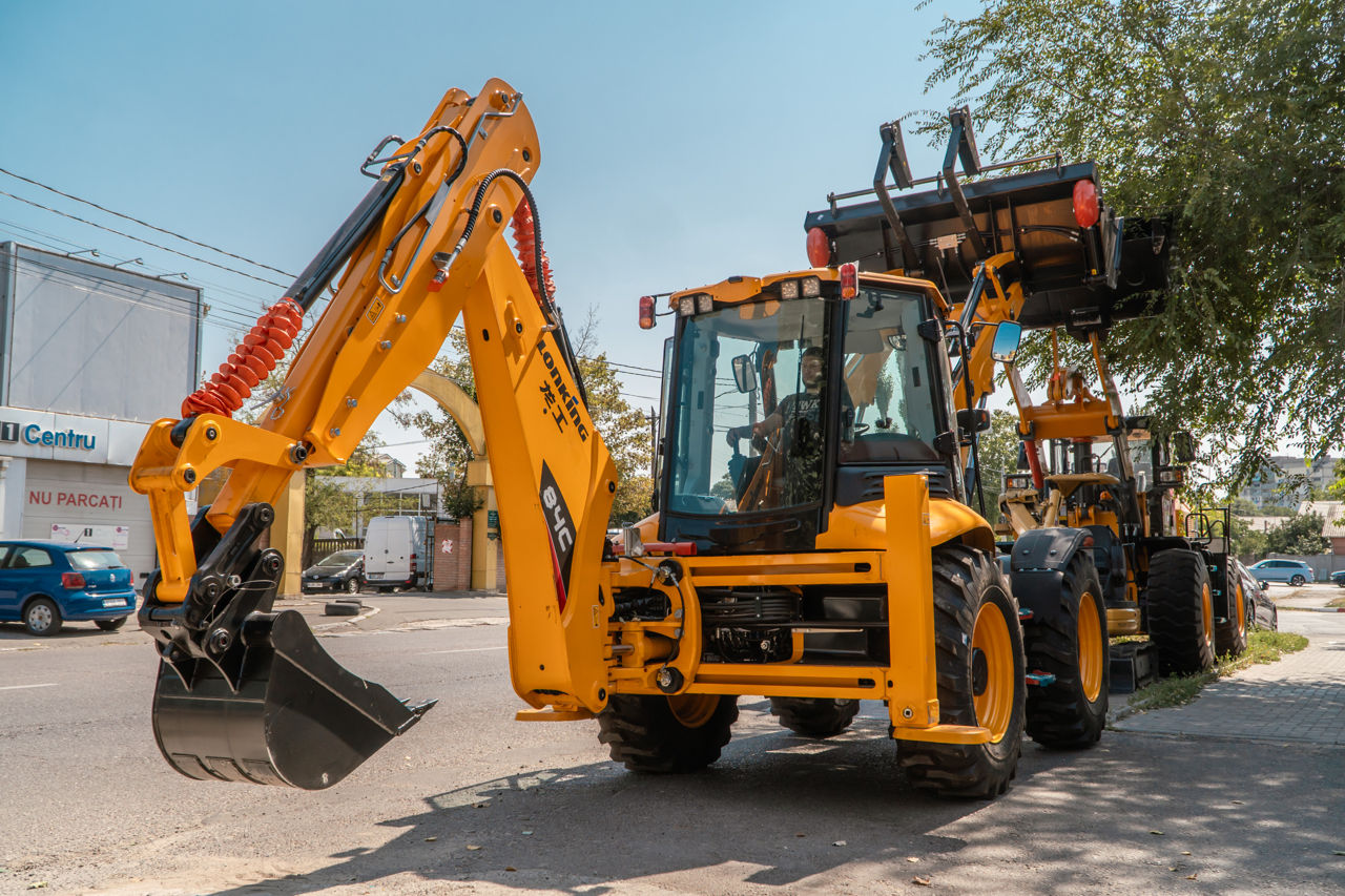 Excavator-încărcător Lonking 83C