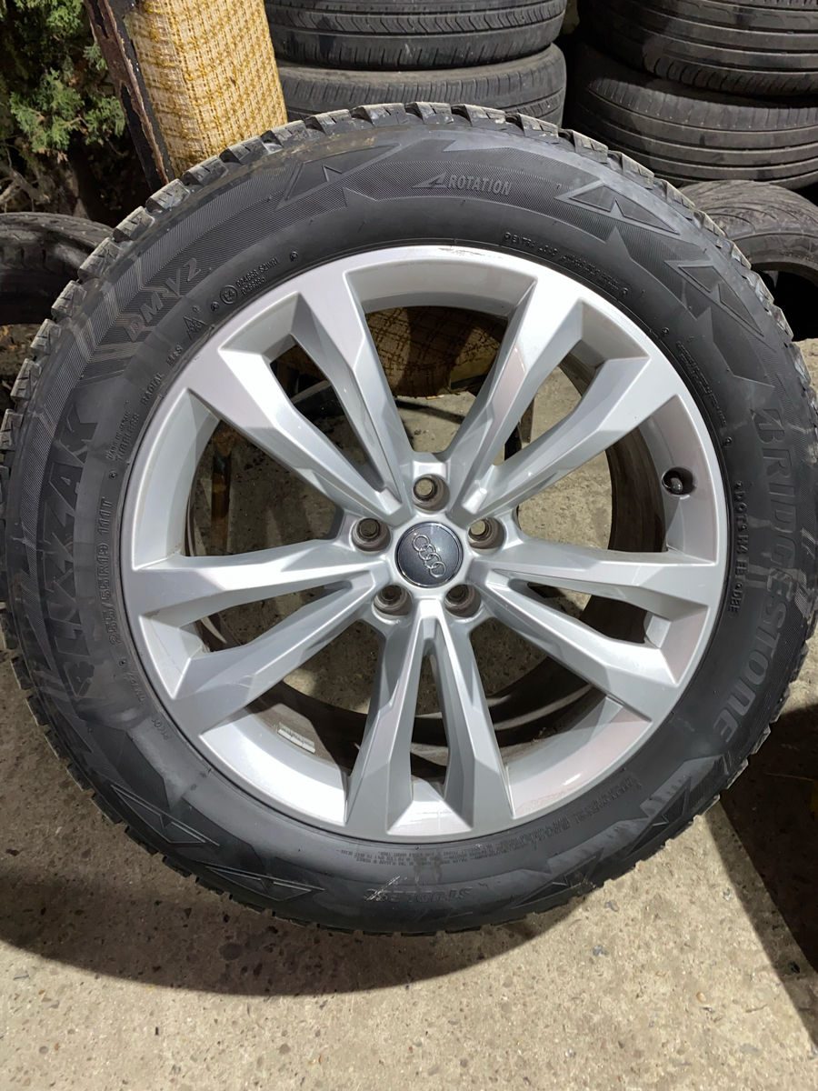 Jante cu cauciucuri Audi Q7 Q8 R19 4M0601025C