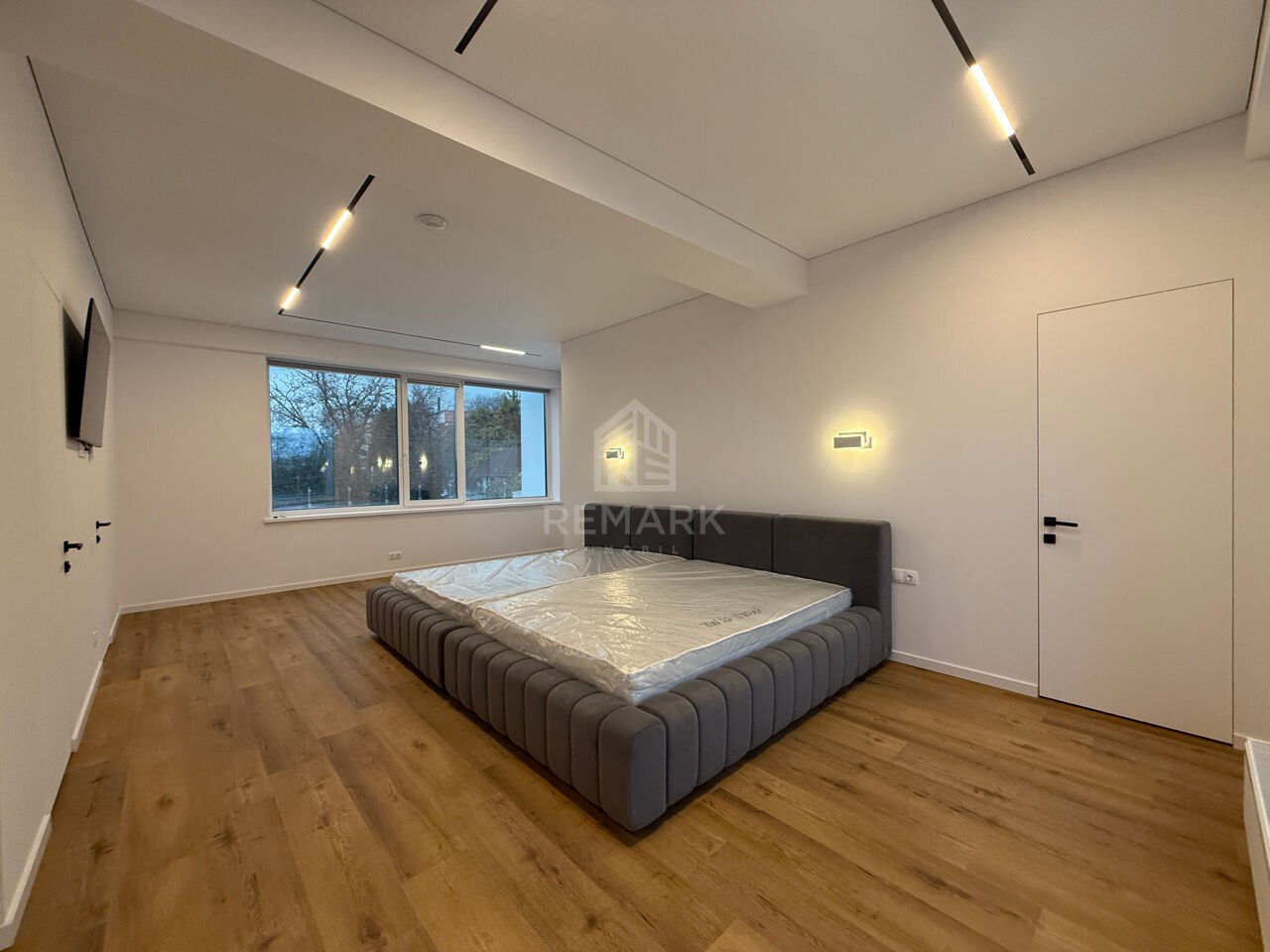 Chirie townhouse cu vedere directă către Valea Morilor