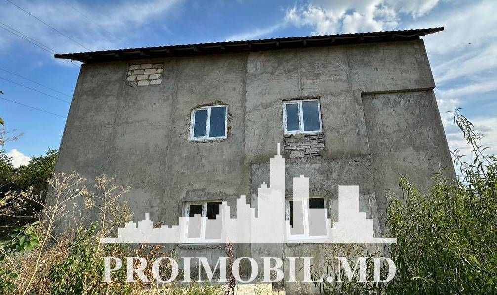 Casă spre vânzare cu 5 camere, 300 m2 în Suburbie, Codru