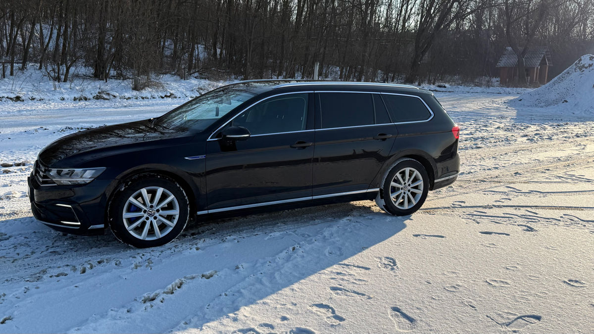 Volkswagen Passat an. 2022 cu rulaj 186000 km, Plug-in Hybrid (benzină ...