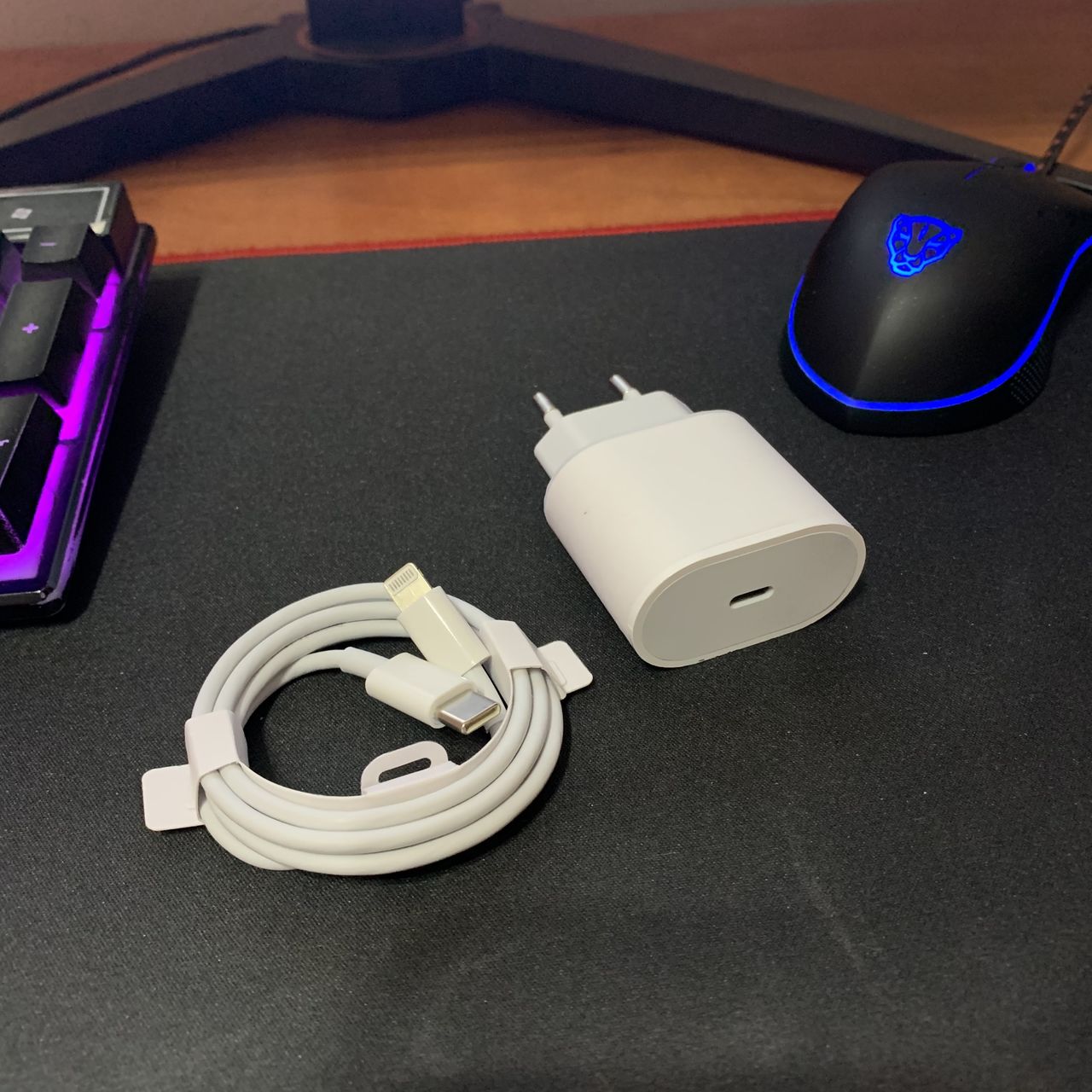 New! Apple Charger USB Type-C 20W Power Adapter