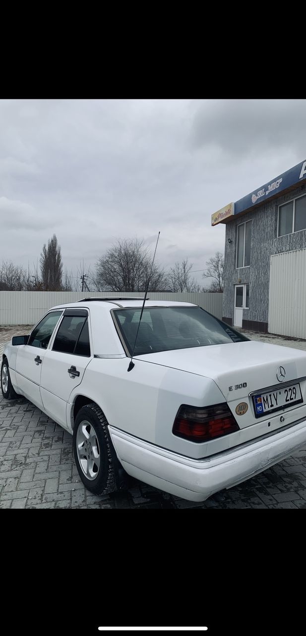 Mercedes Series (W124)