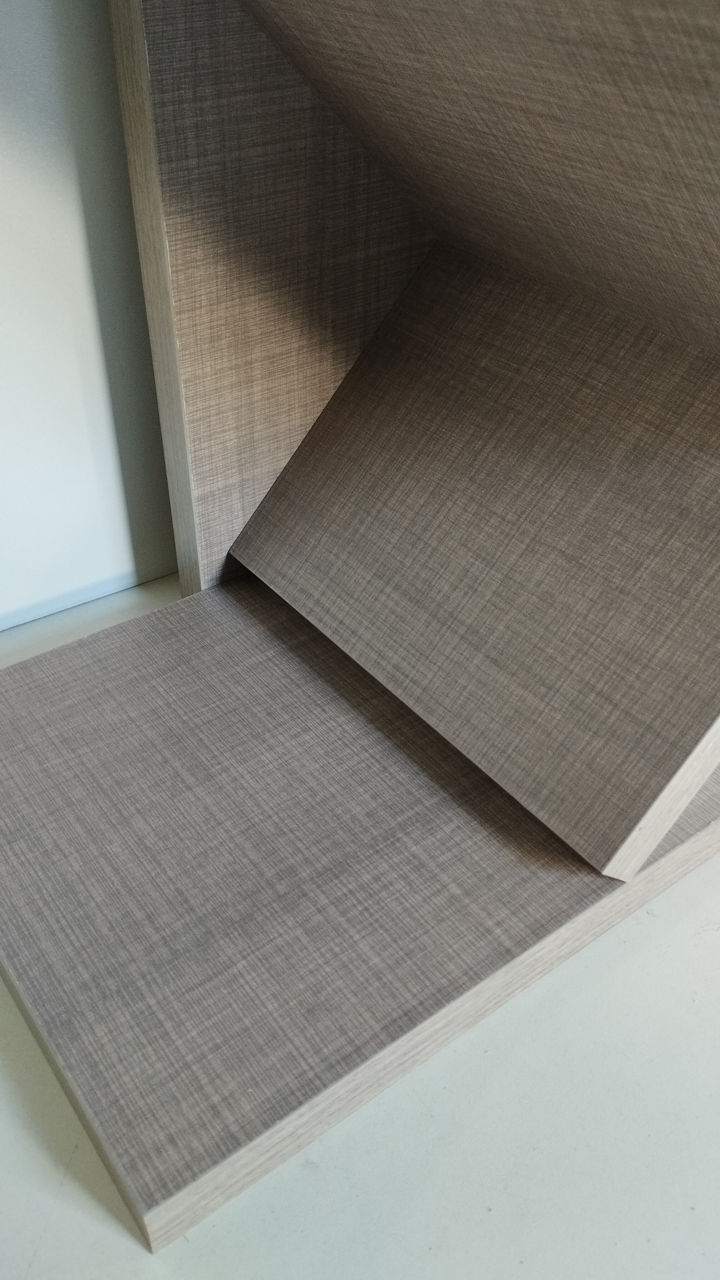 Полка для книг, дисков, папок. Можно вешать на стену.