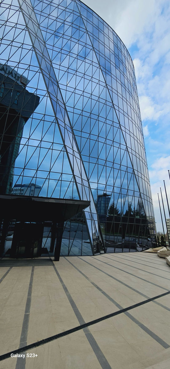 Vinzare oficiu Infinity Tower