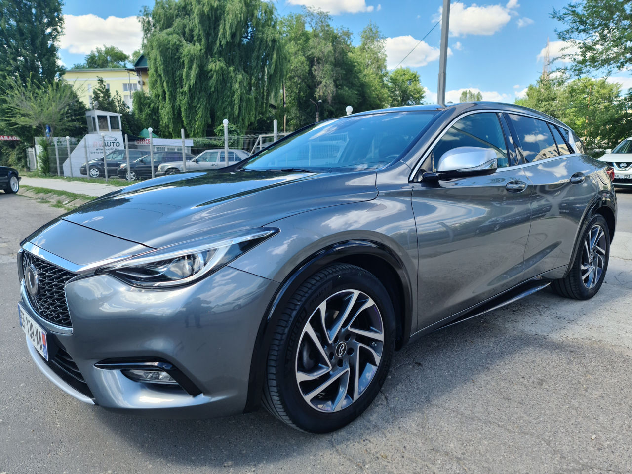 Infiniti QX30
