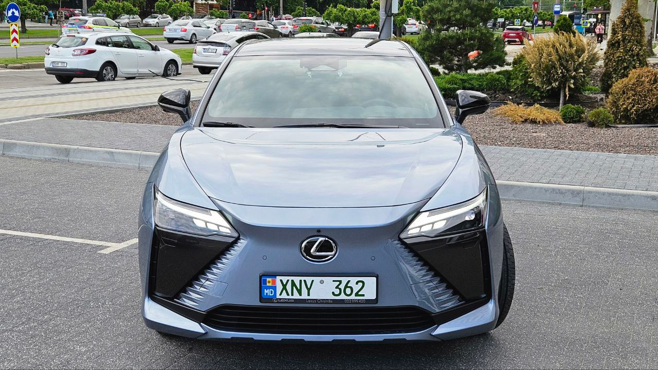 Lexus RZ Series an. 2023 cu rulaj 2500 km, Electricitate, 66900