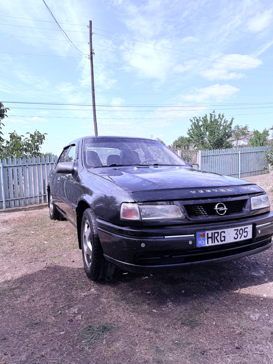 Opel Vectra an. 1994 cu rulaj 300000 km, Benzină, 1400