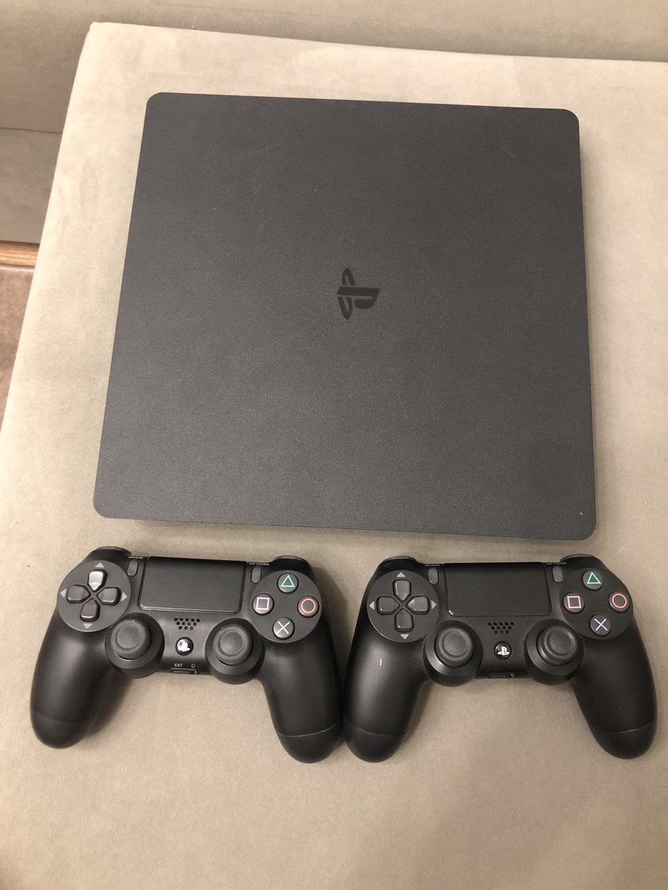 Ps 4 slim