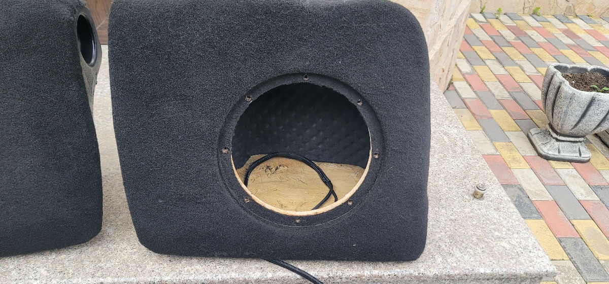Subwoofer box (Stealthbox) Lexus IS