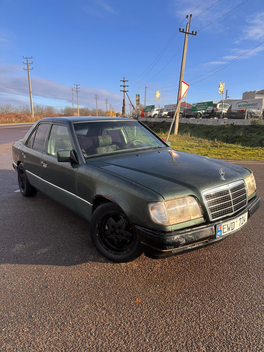 Mercedes E-Class an. 1994 cu rulaj 120485 km, Diesel, 900