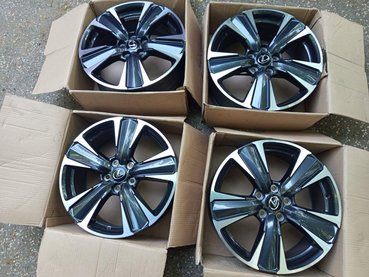 Se vind roti originale de lexus toyota noi