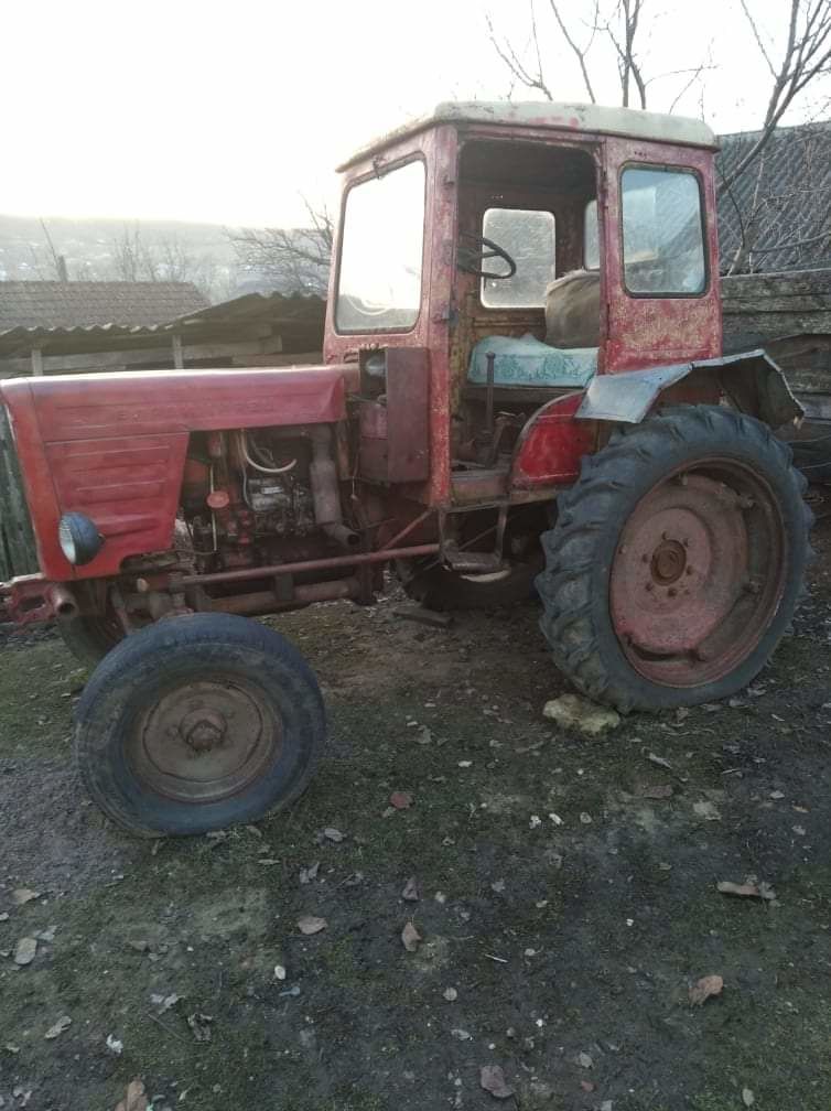 Tractor t-25