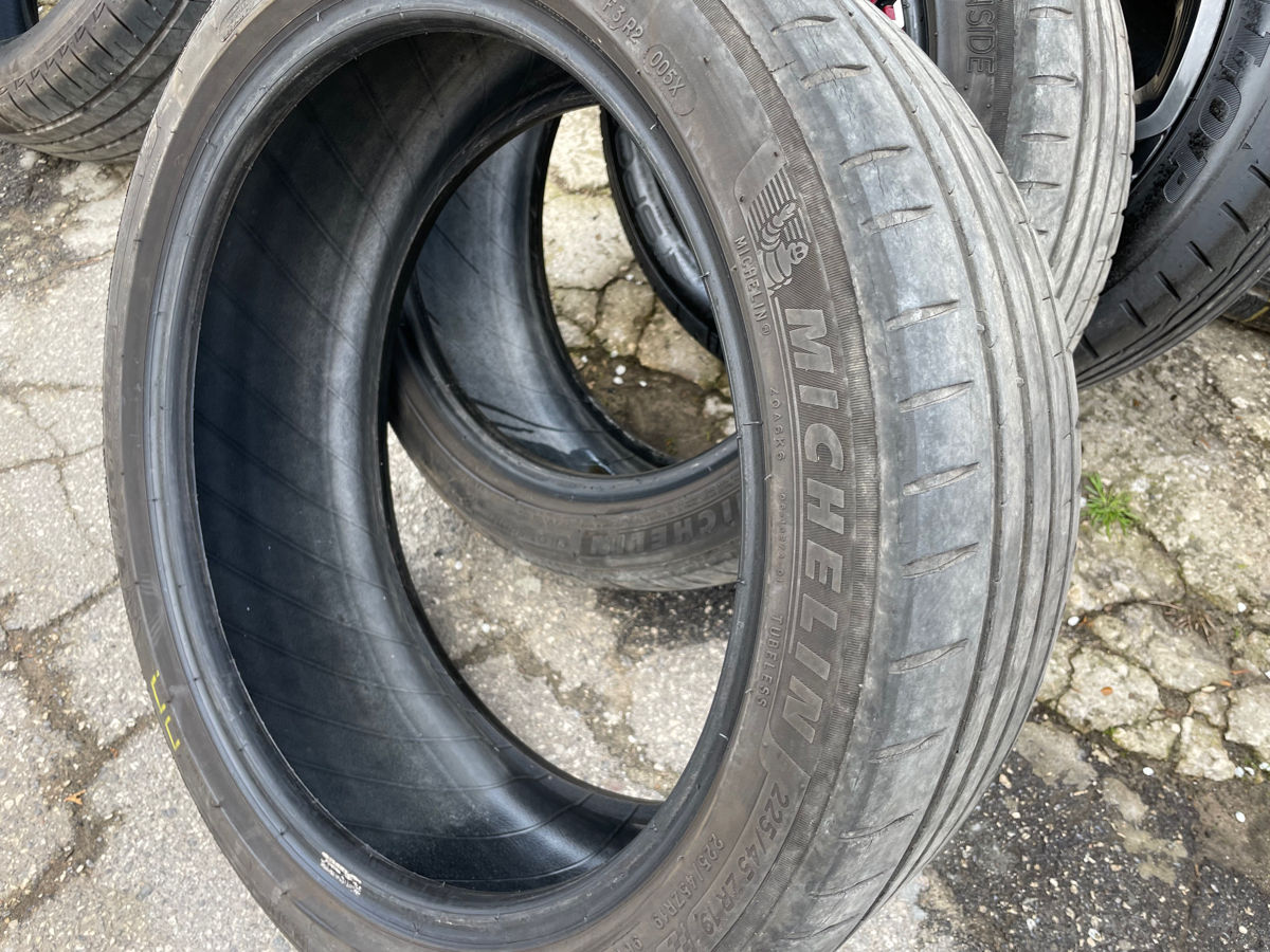 R19 225/45 Michelin