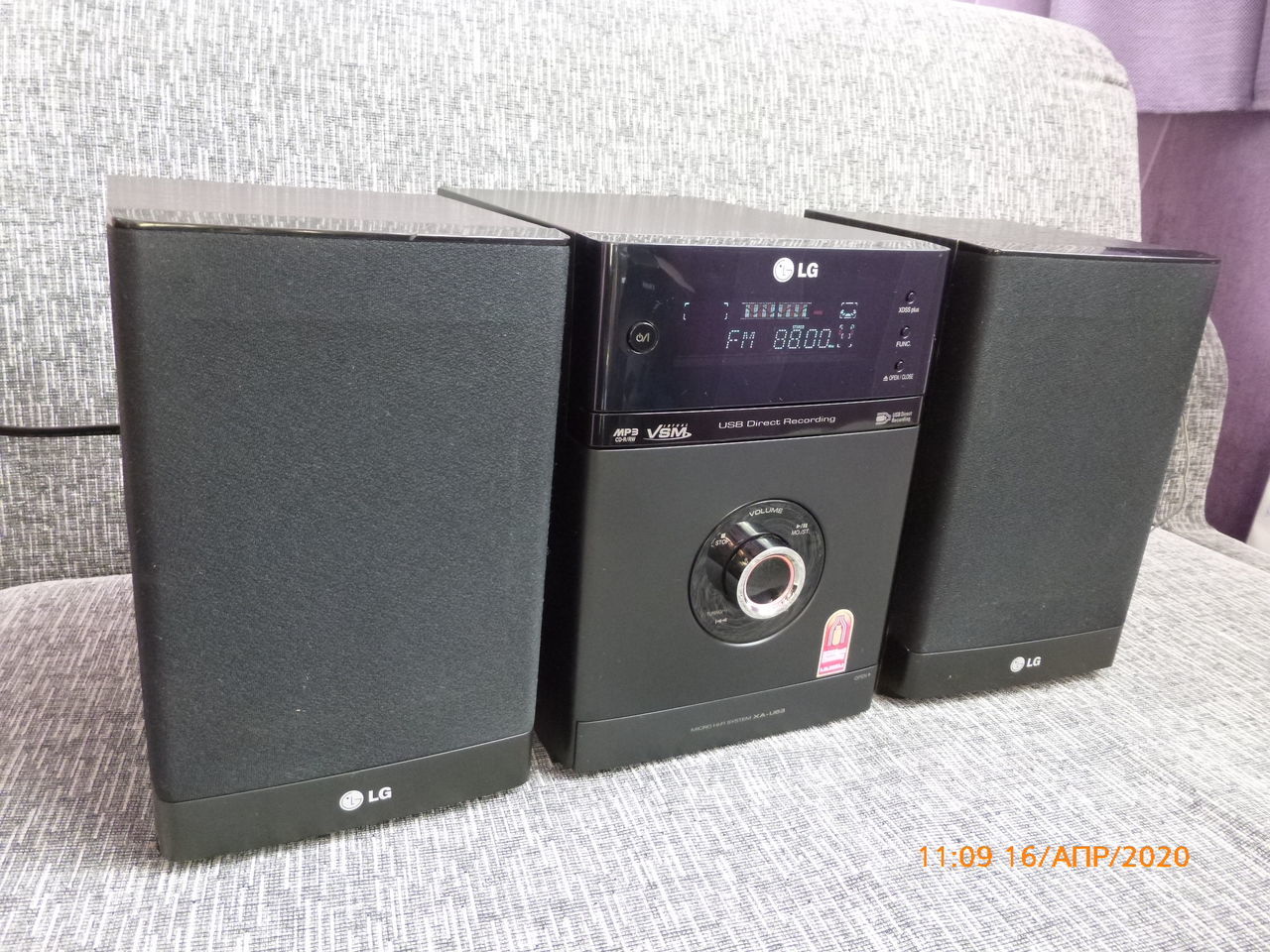 Micro Hi-fi sistema LG. Intrare de sunet 3.5, blutuf, MP3 pleer, CD ...