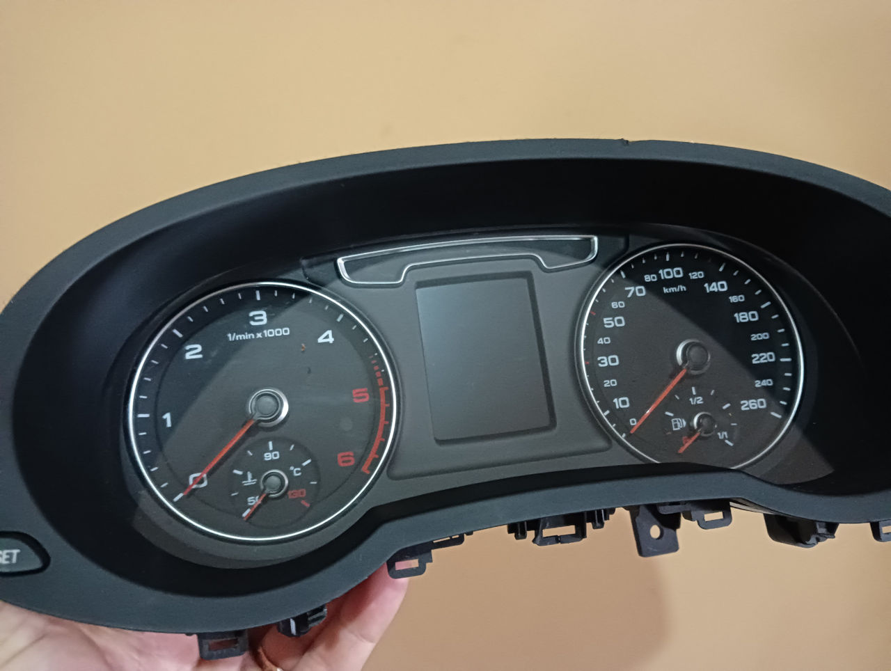 Приборка Audi Q3