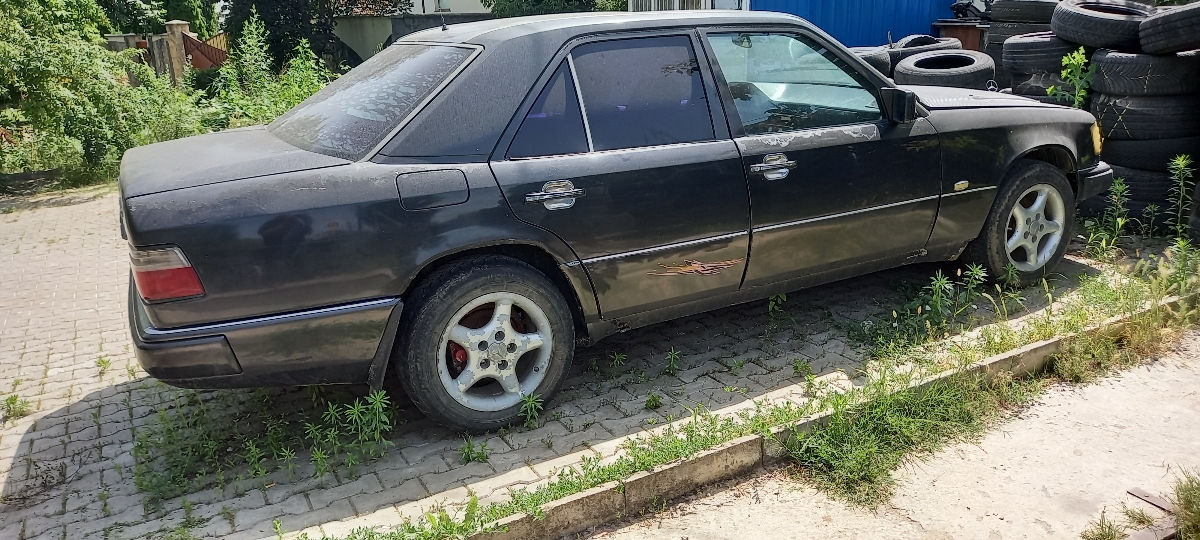 Mercedes Series (W124)