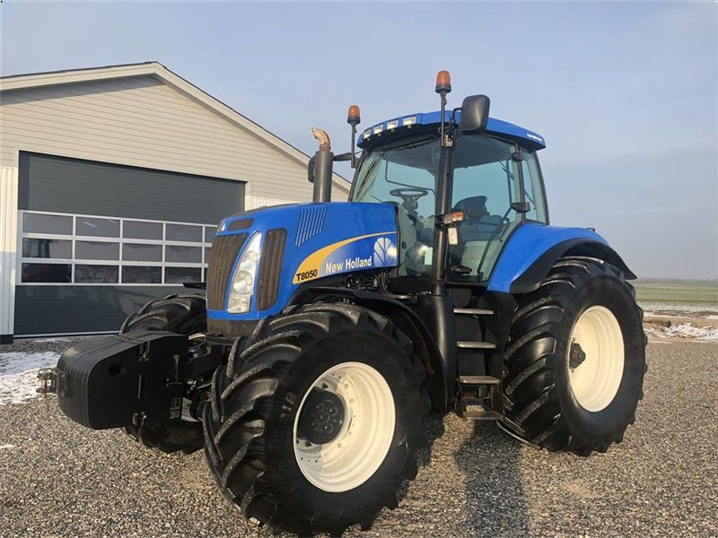 New Holland T8050 - 2010 год
