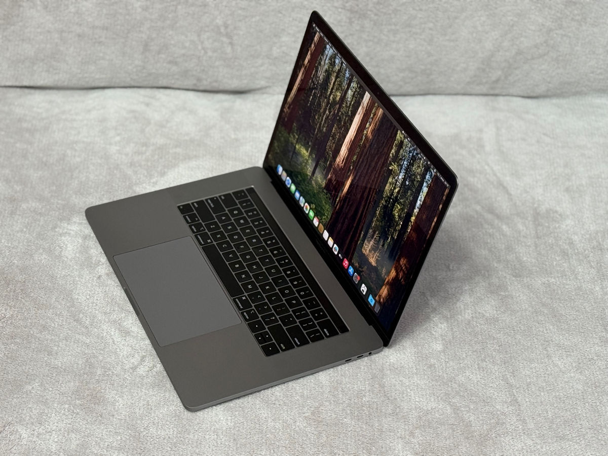 MacBook Pro 15/32Gb/Radeon Pro 560X