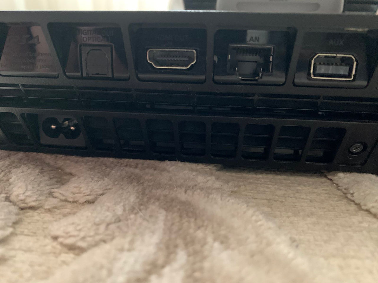 Продам PS4, FAT версия