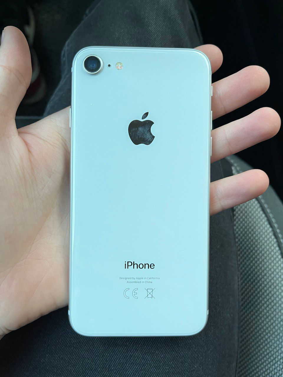 Vând IPhone 8 128Gb White, original, folosit, stare foarte bună