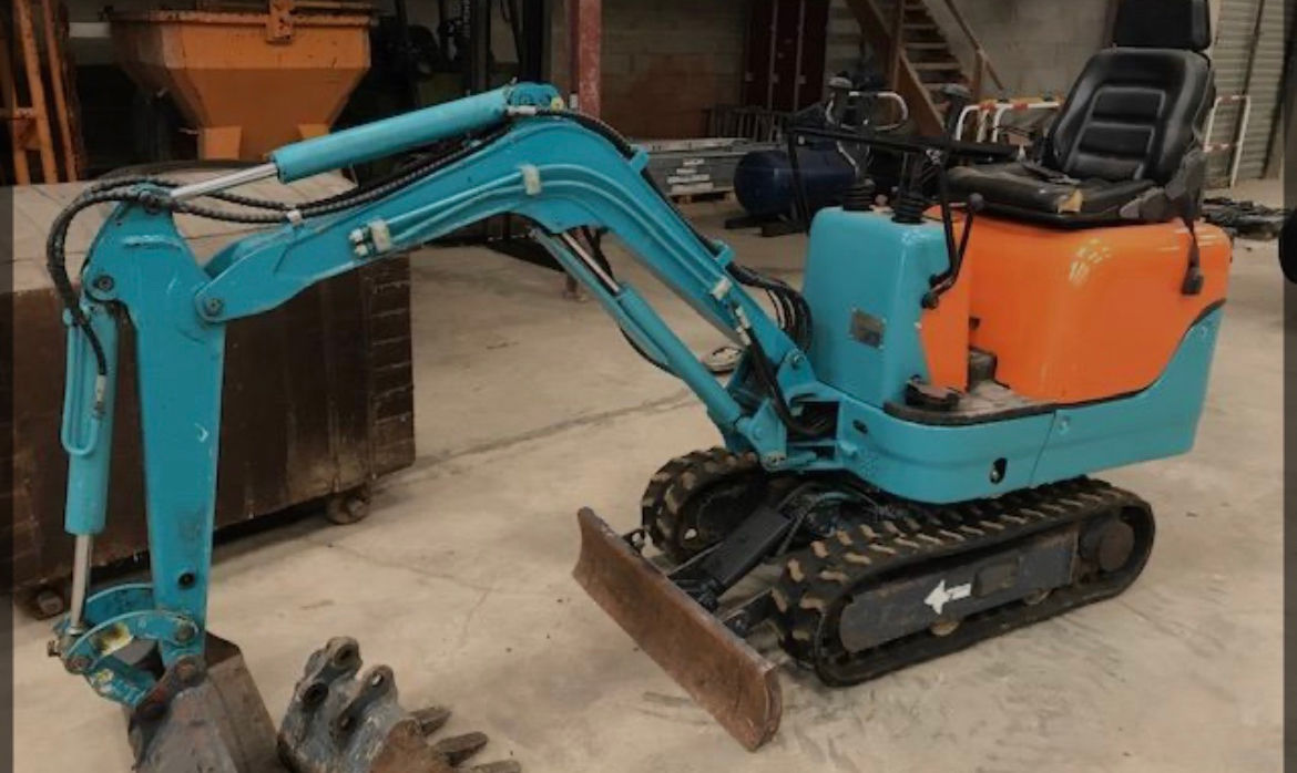 Vînd miniexcavator swe08