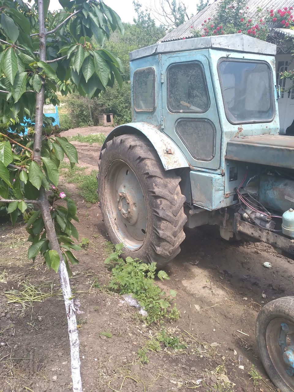 Vînd tractor