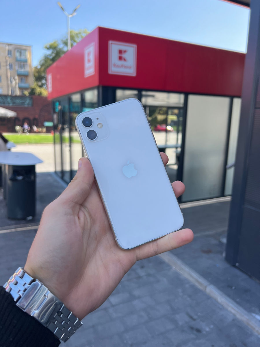 Se vinde iPhone 11 64 GB