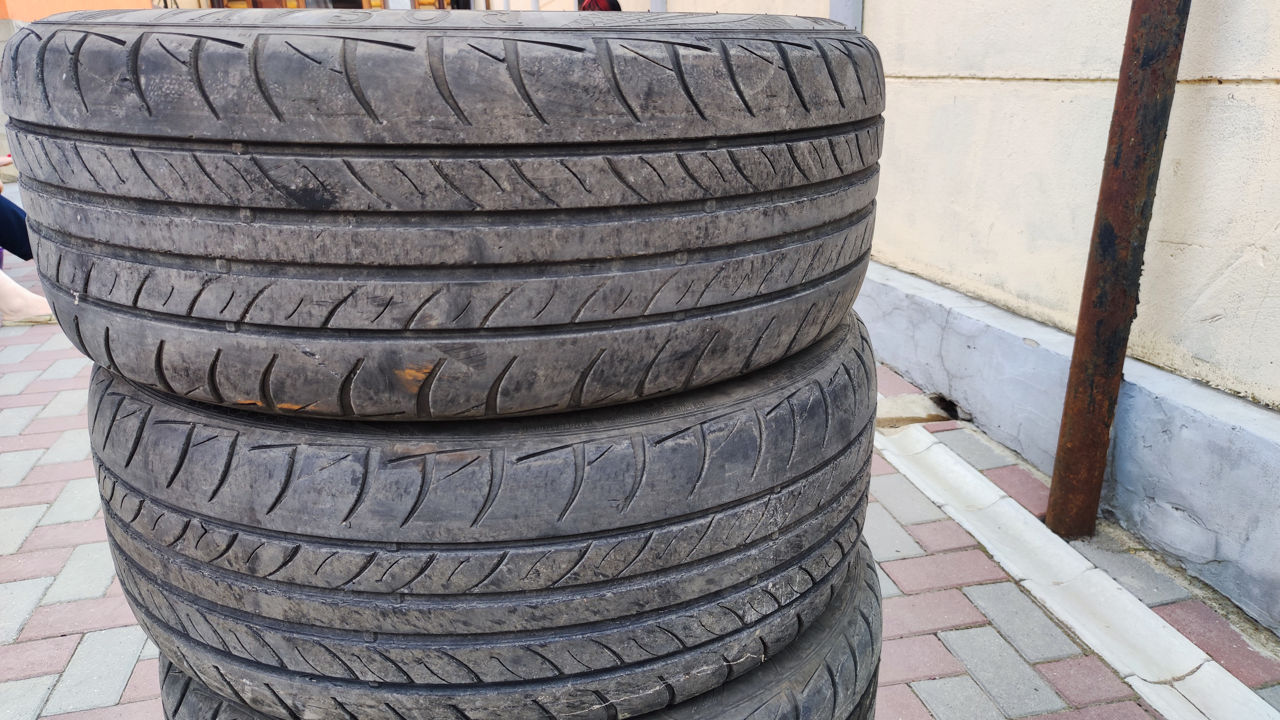 R16 225/60