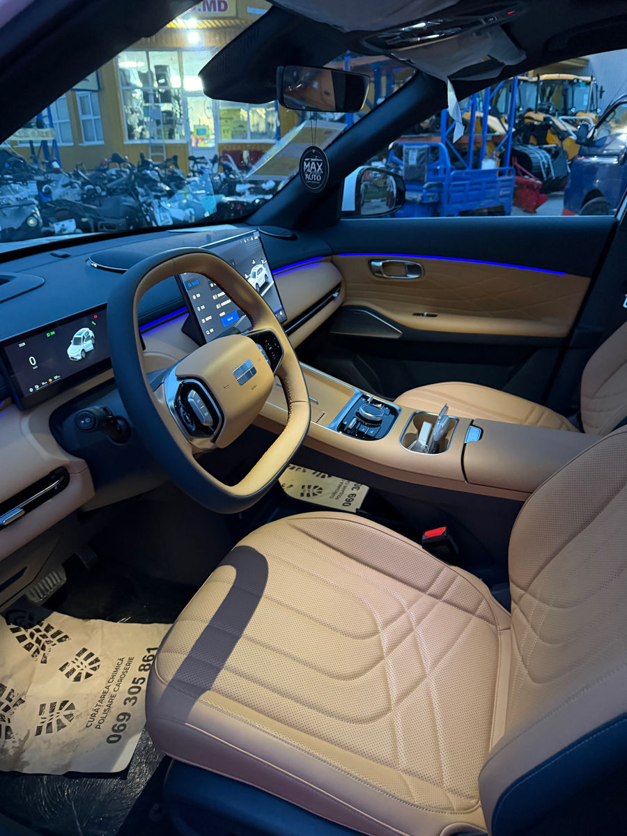 Geely Galaxy Starship 7 an. 2025 cu rulaj 1 km, Plug-in Hybrid (benzină ...