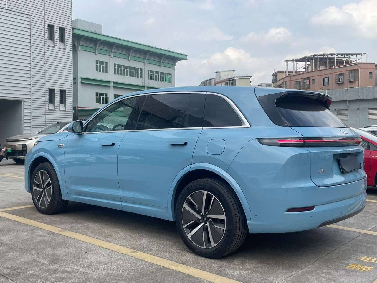 LiXiang L7 2024 г. с пробегом 10 км, Плагин-гибрид, 39690