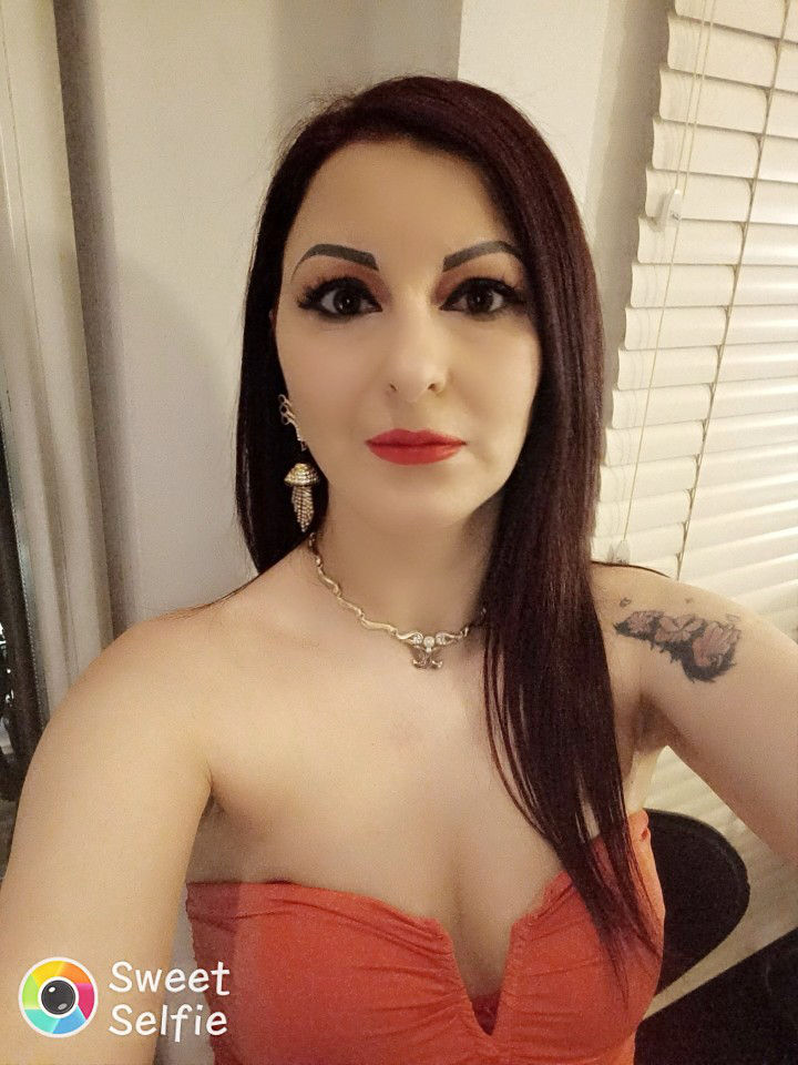 Sunt o domnisoare draguta fac cunostinta poze reale 100% la mesaje nu raspund