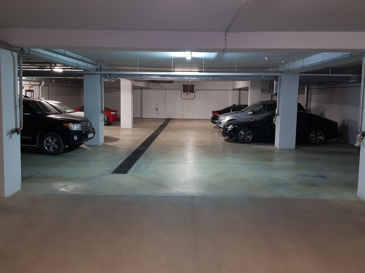 Loc parcare subterana / место в подземной парковке, str.Teodorovici ...