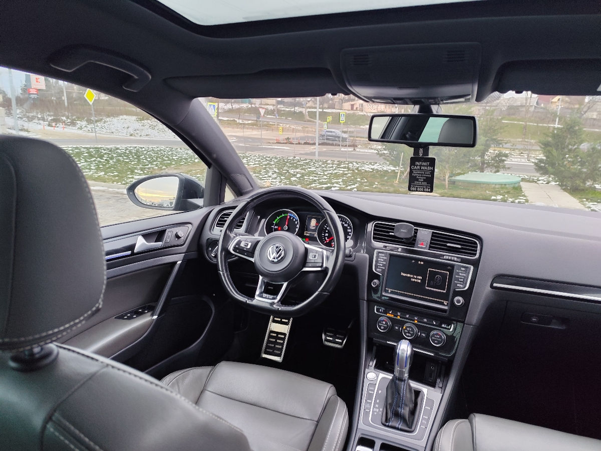 Volkswagen Golf an. 2015 cu rulaj 238000 km, Plug-in Hybrid (benzină ...