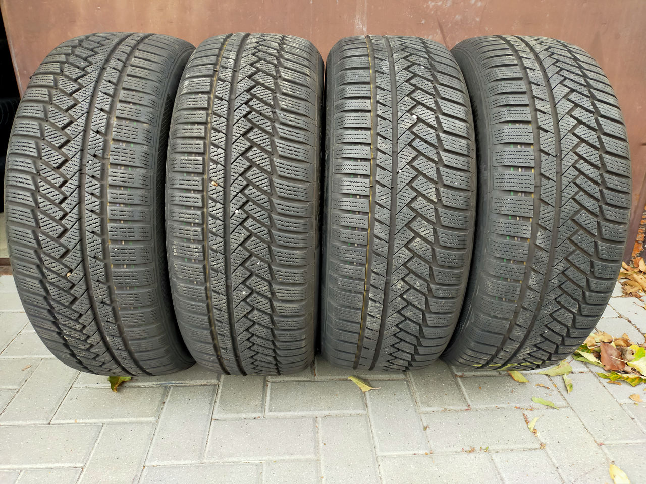 225/55/R17 Continental