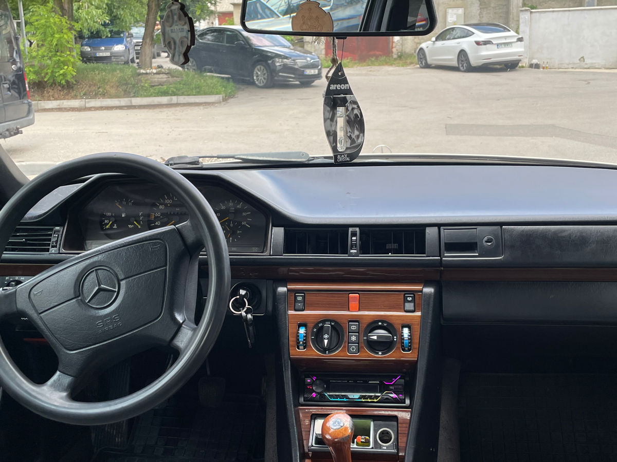 Mercedes Series (W124)
