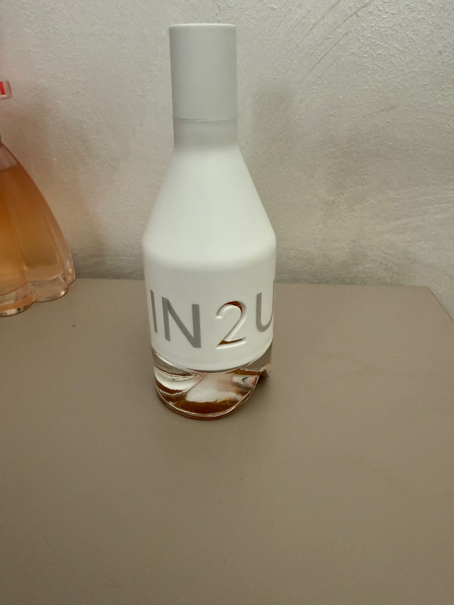 Vînd parfumuri din colecția proprie