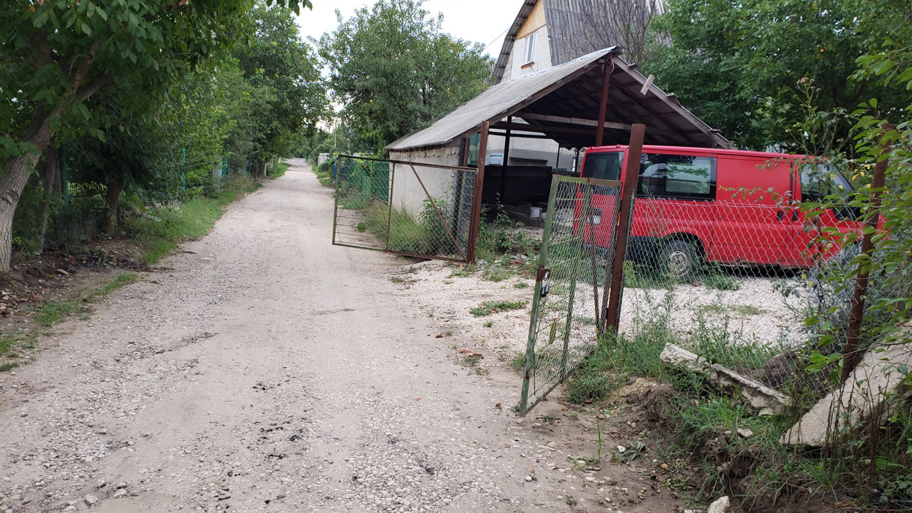 vind lot de pamint cu incaperea