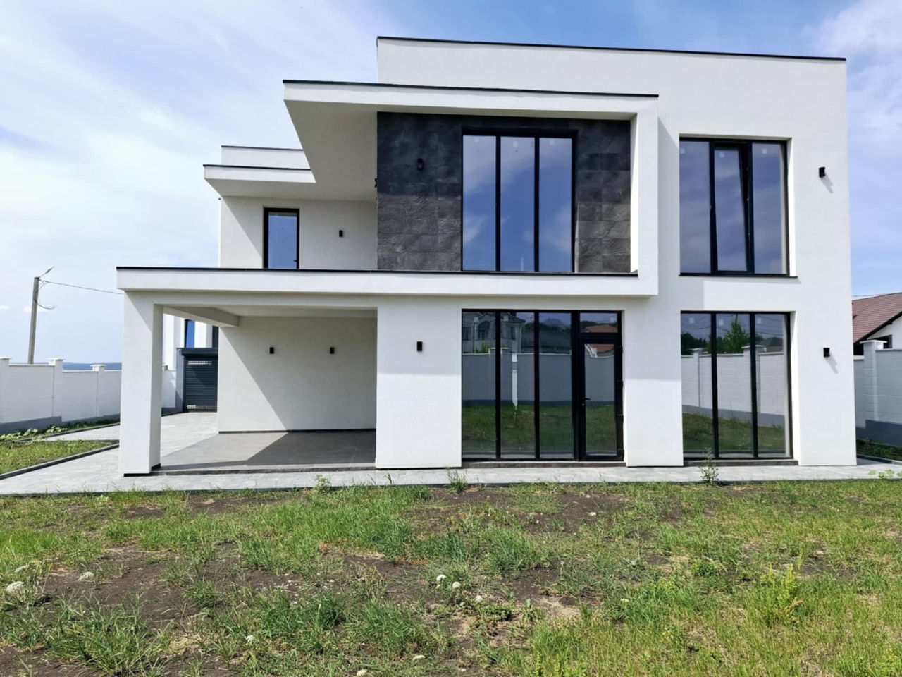 Casa Noua! Stil Hi-Tech, Dumbrava / Poiana Domneasca