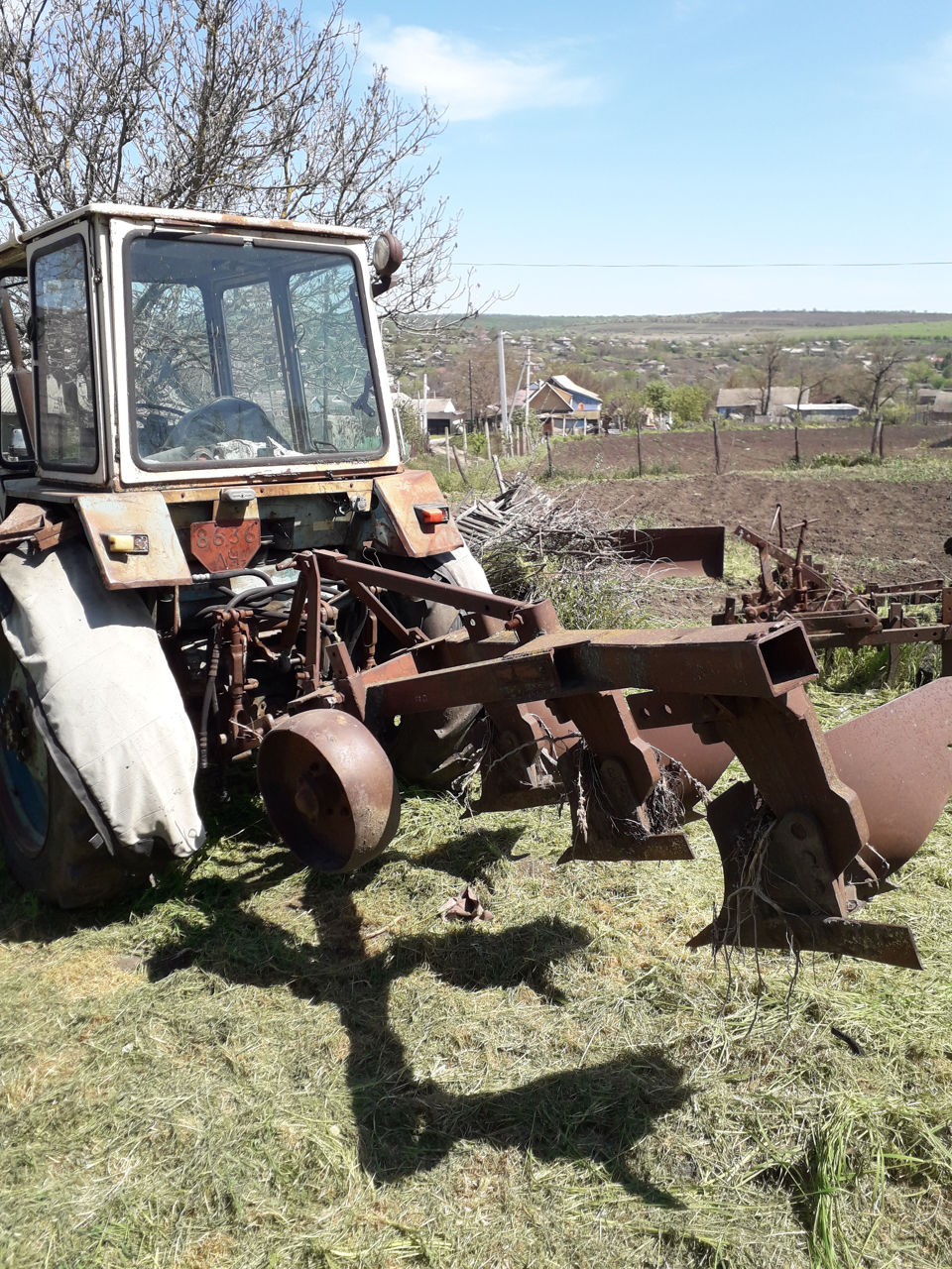 Tractor IMZ-6KL cu remorca, lopata, plug, cultivator de vita de vie ...