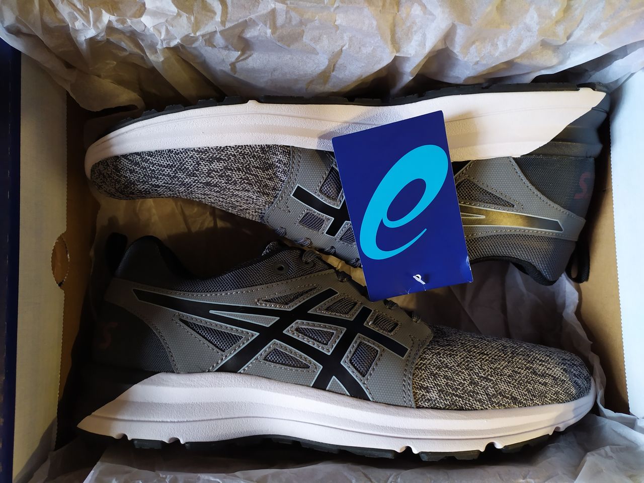 Asics новые кроссовки оригинал