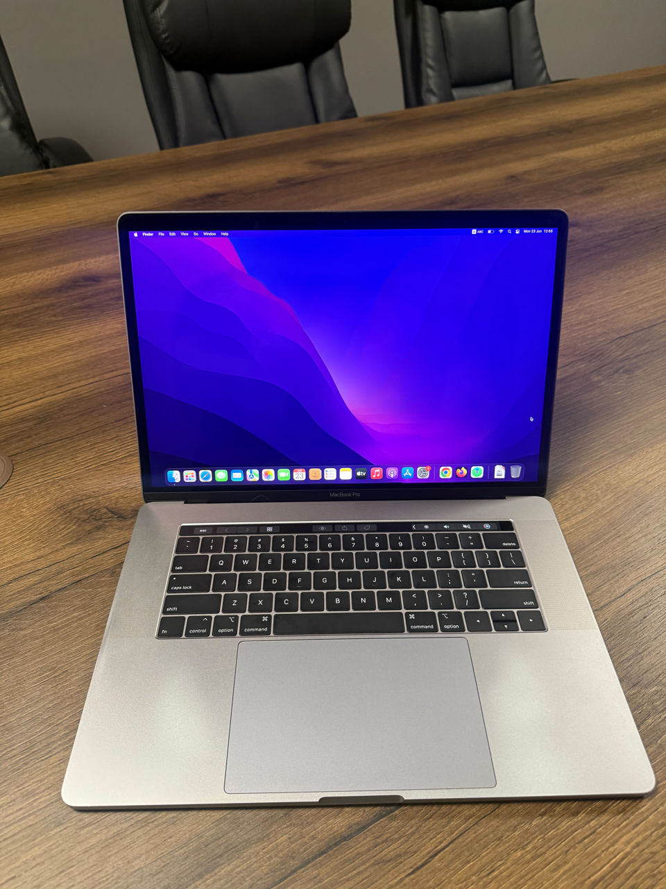 Apple Macbook Pro 15 2018 (i7, 560x , 500GB SSD)