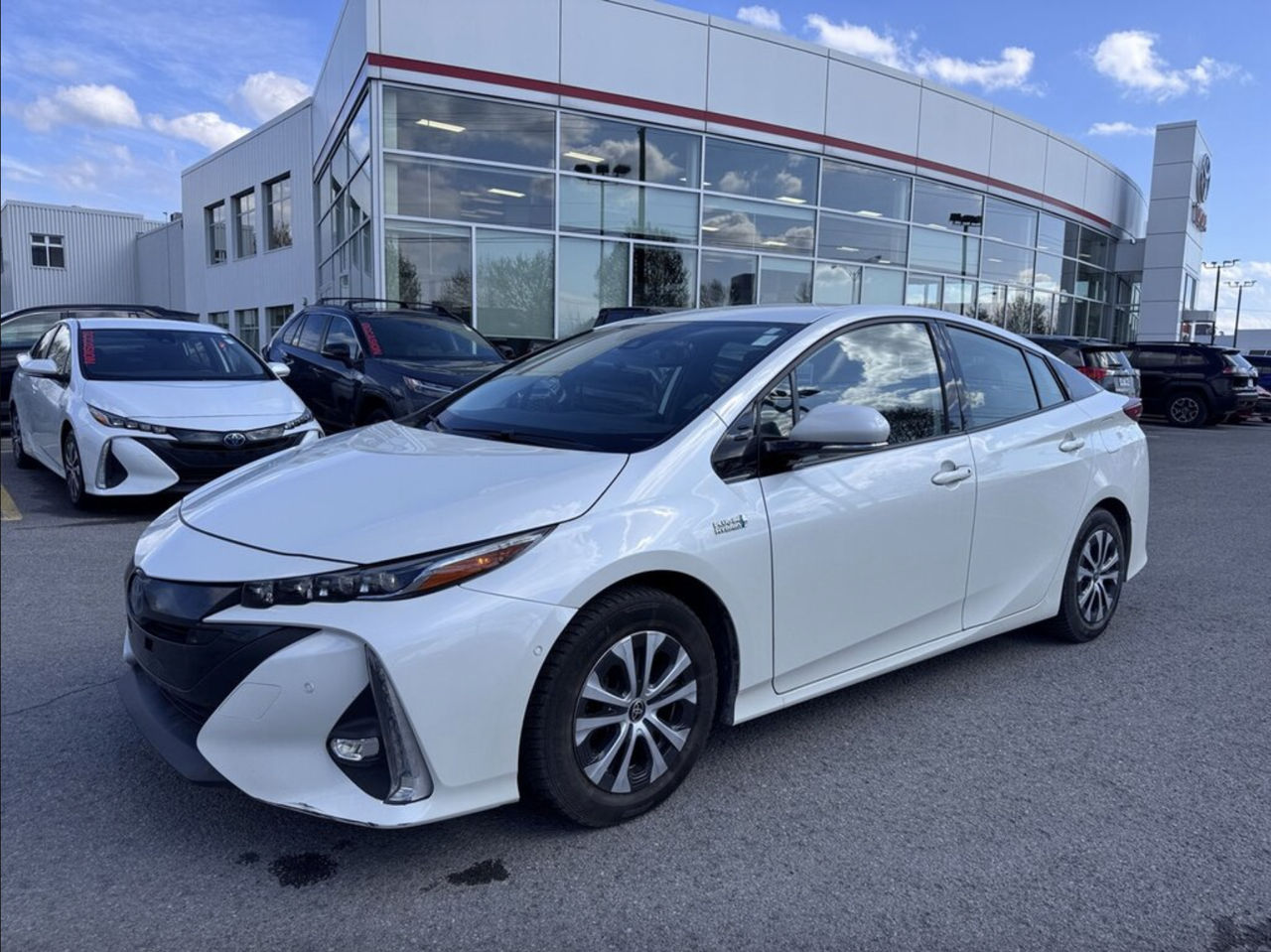 Toyota Prius 2022 г. с пробегом 127464 км, Плагин-гибрид (бензин), 18800