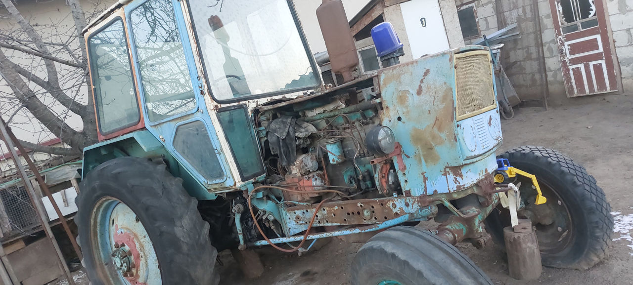 Vînd tractor ЮМЗ la piese