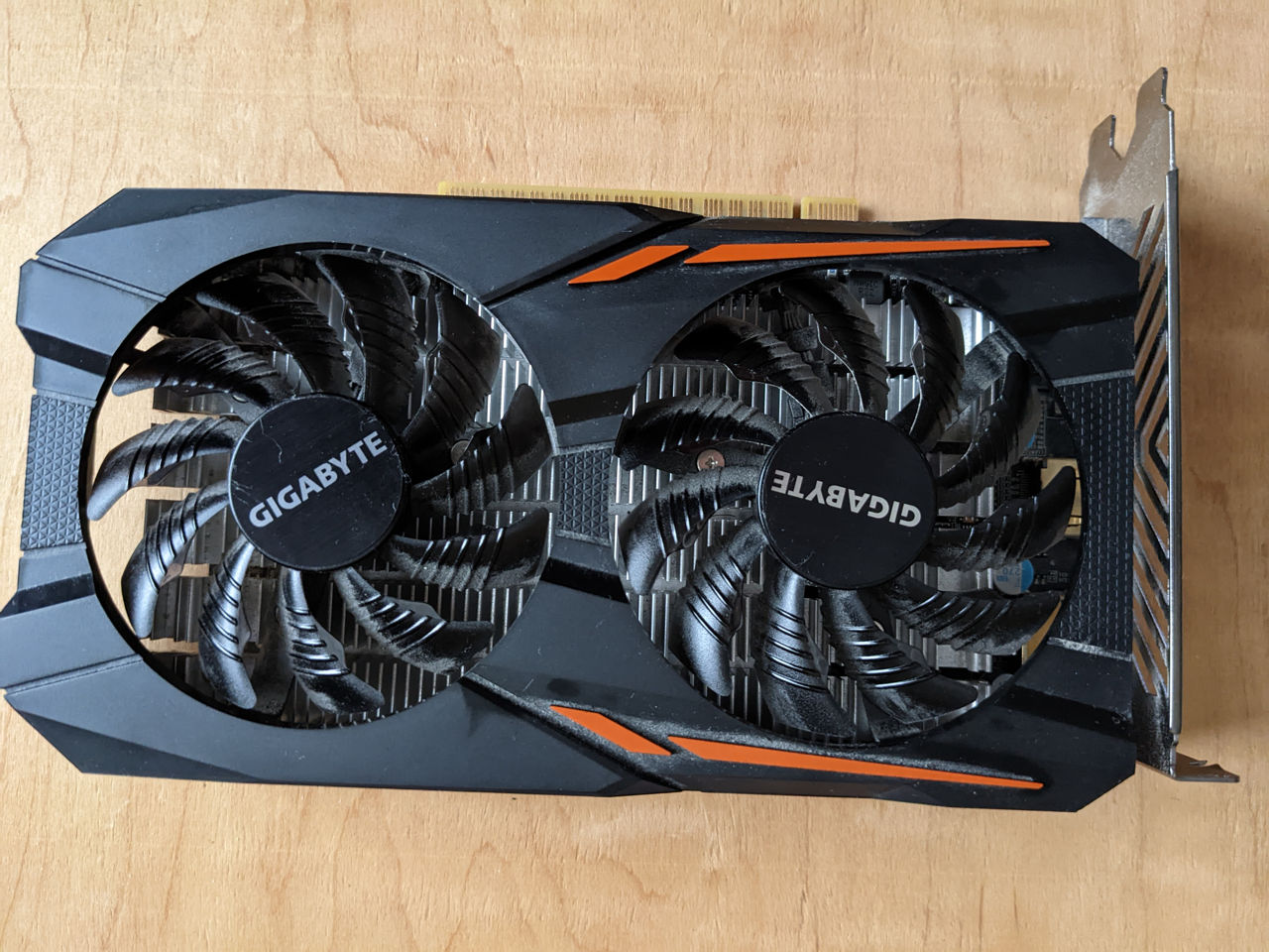 Vând GTX 1050TI