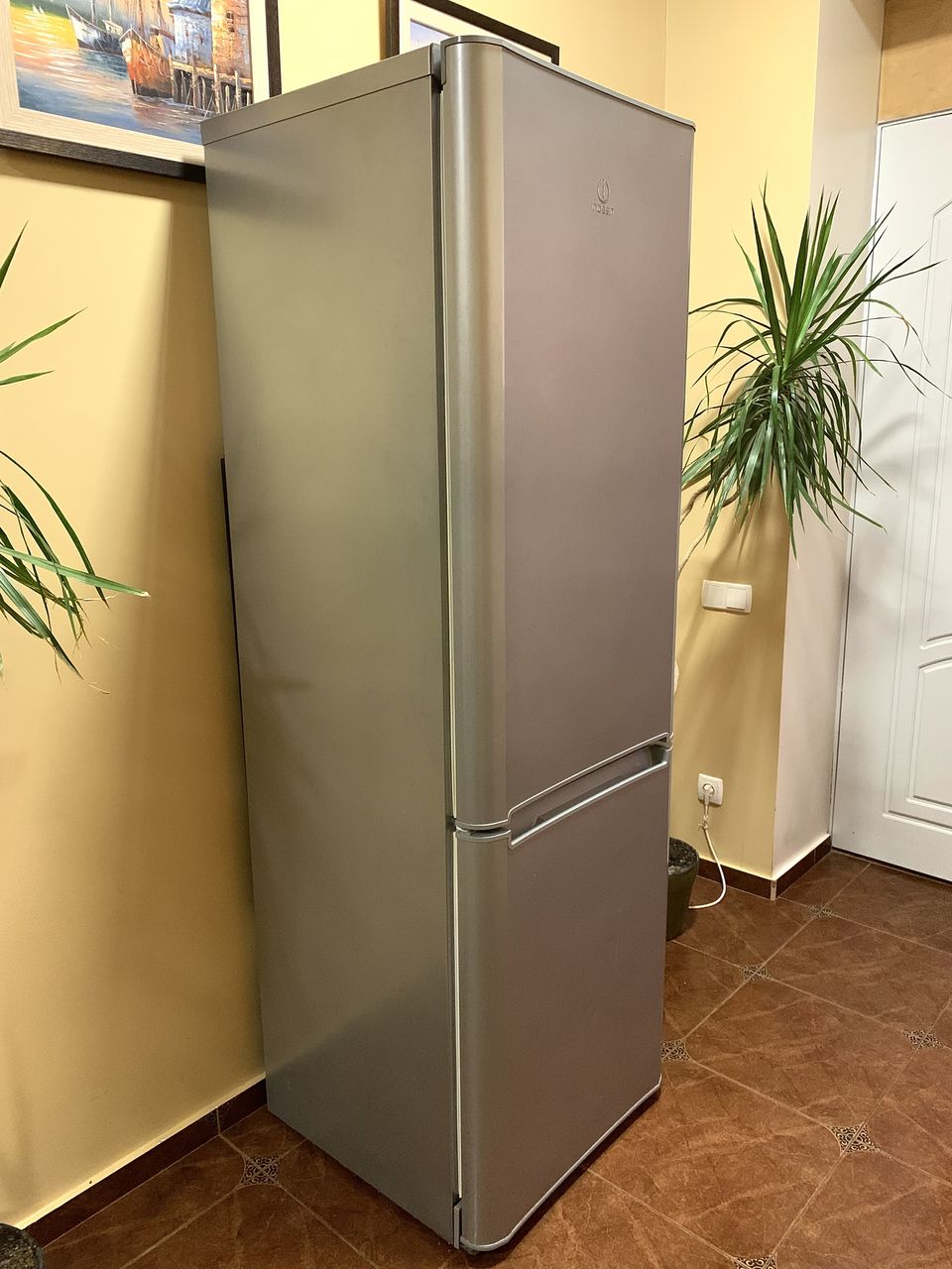Холодильник Indesit - Total No Frost